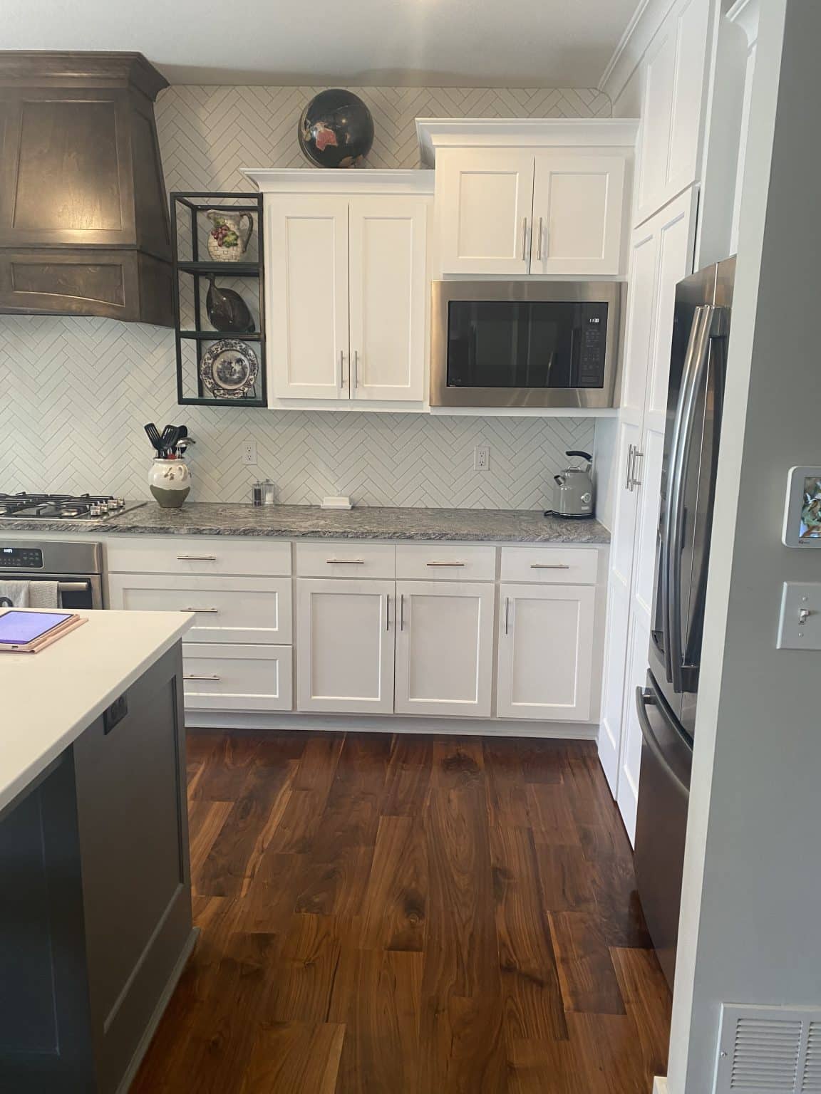 5 Brilliant Kitchen Makeovers with Existing Cabinets